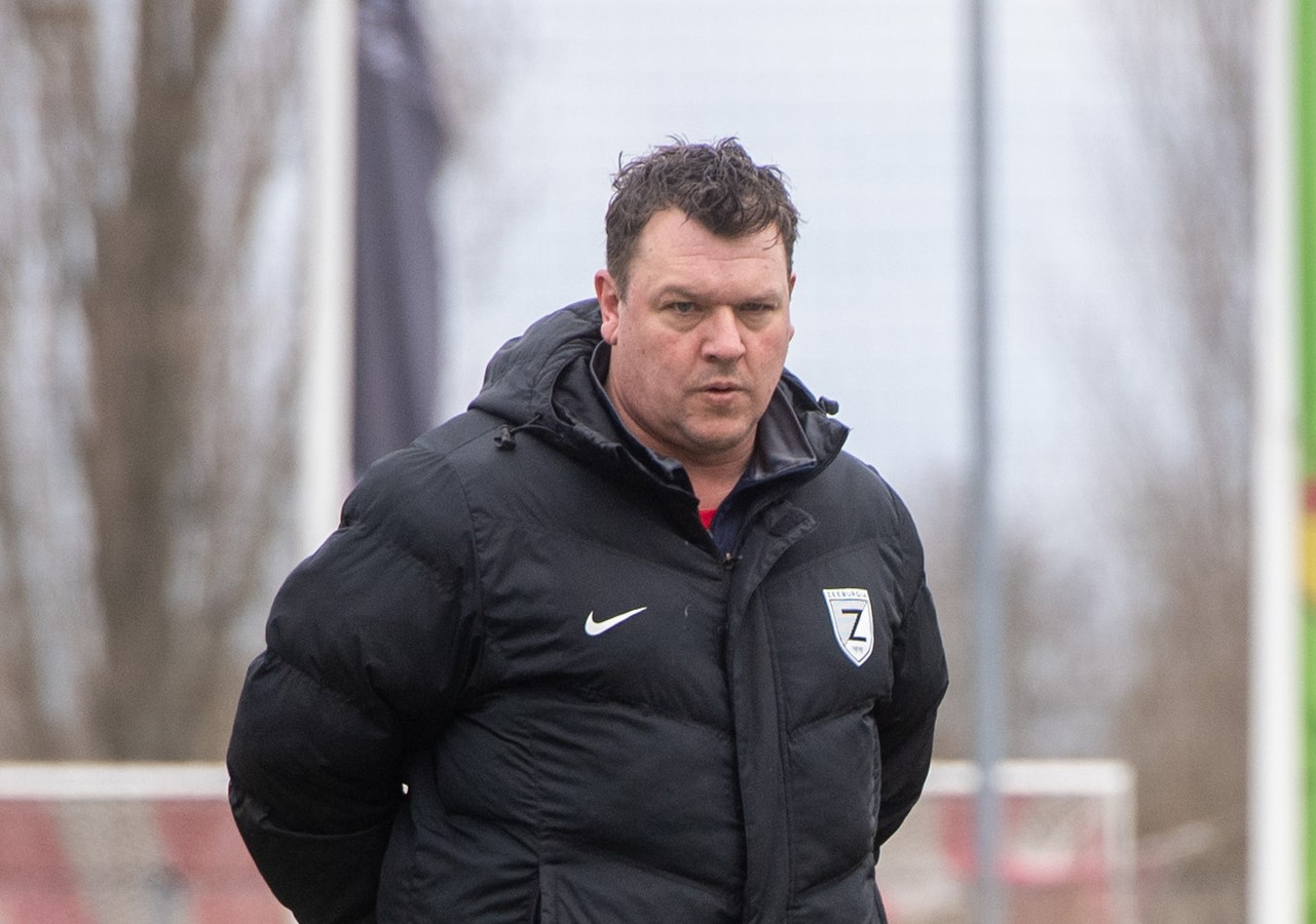 Roy Versluis stopt per direct, spelers hebben geen vertrouwen meer in ...