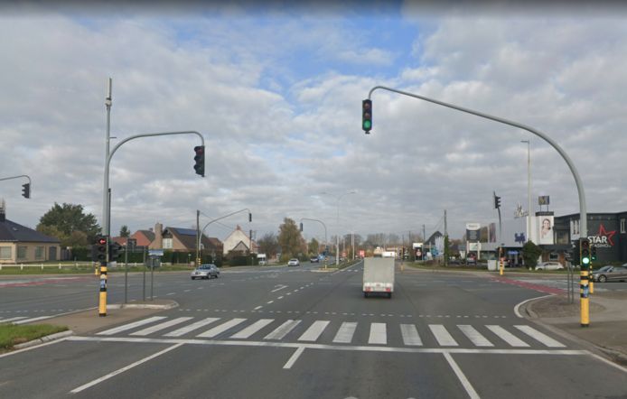 Verkeerslichten aan ‘t Peerdeken defect | Kruisem | hln.be
