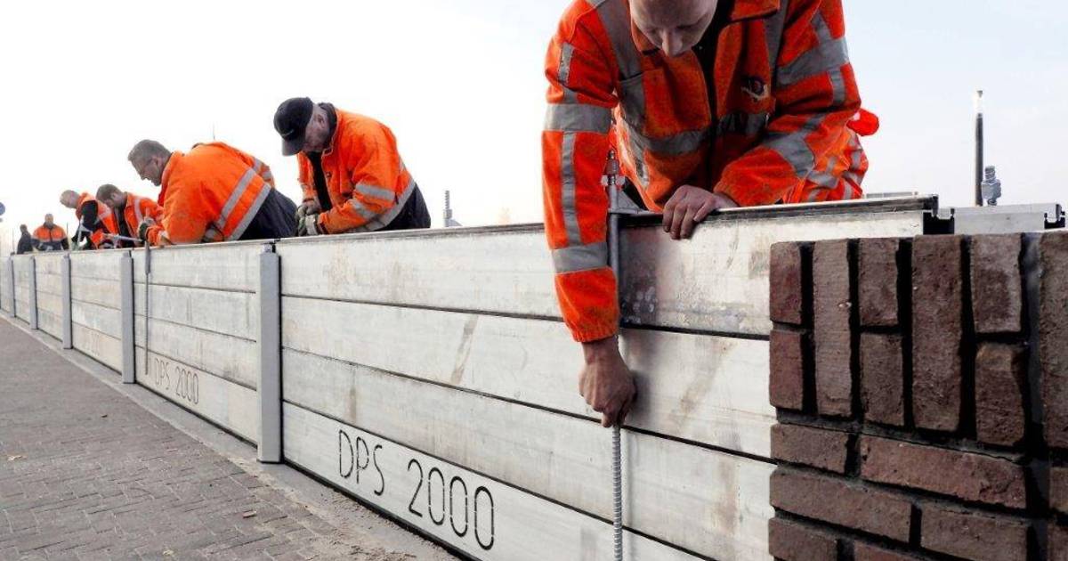 Schotten om hoog water in Zutphen tegen te gaan geplaatst | Zutphen ...