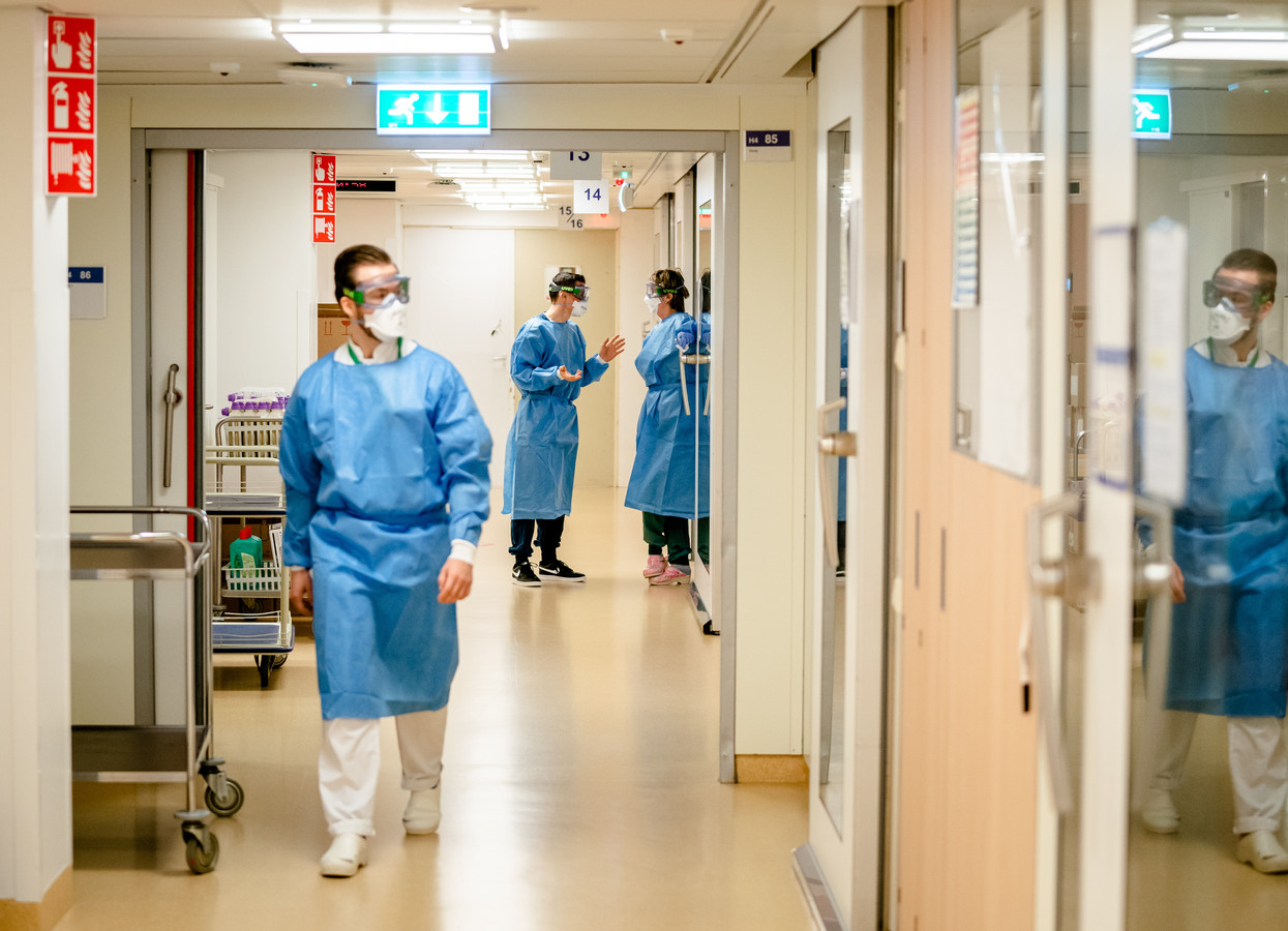 Minder dan 1000 mensen met corona in de ziekenhuizen, voor het eerst in ...