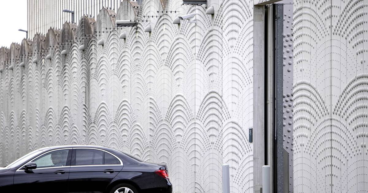 Geen levenslang maar 30 jaar cel voor moord op advocaat Derk Wiersum van kroongetuige Nabil B ...