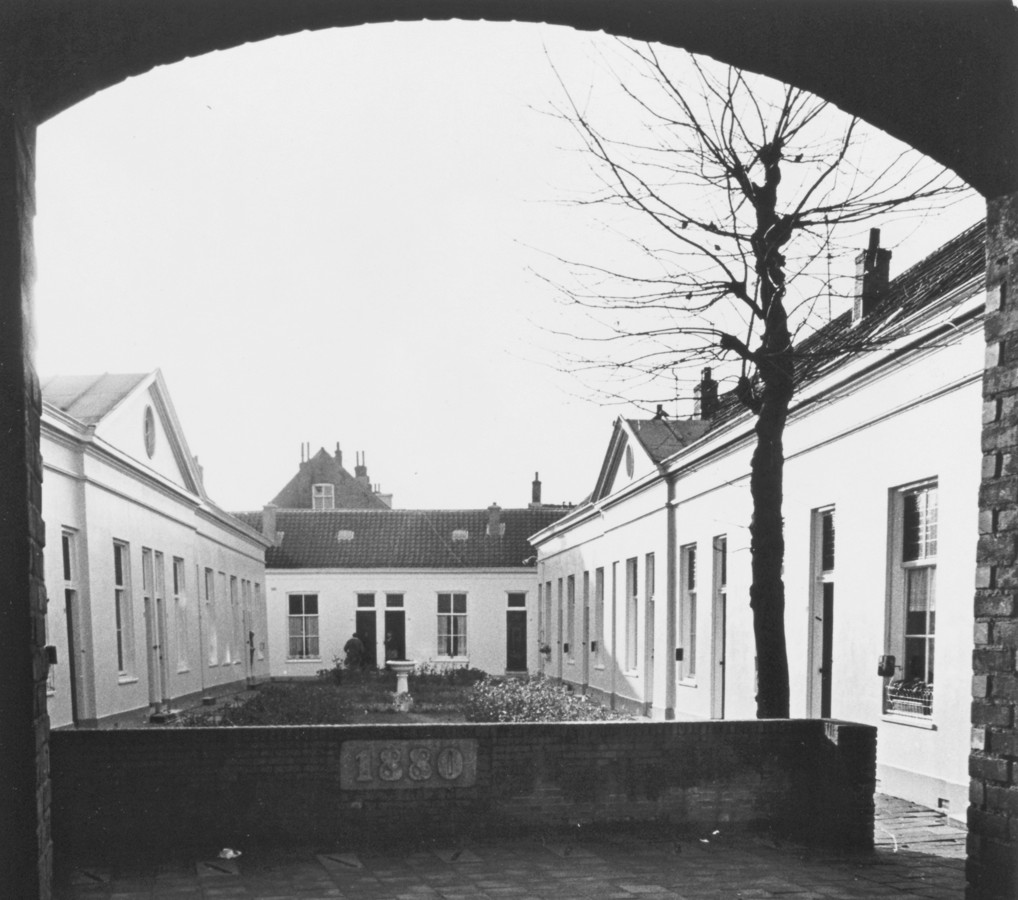 De dames van Dorcas gaven jaarlijks bijna 500 vrouwen een nieuw ...