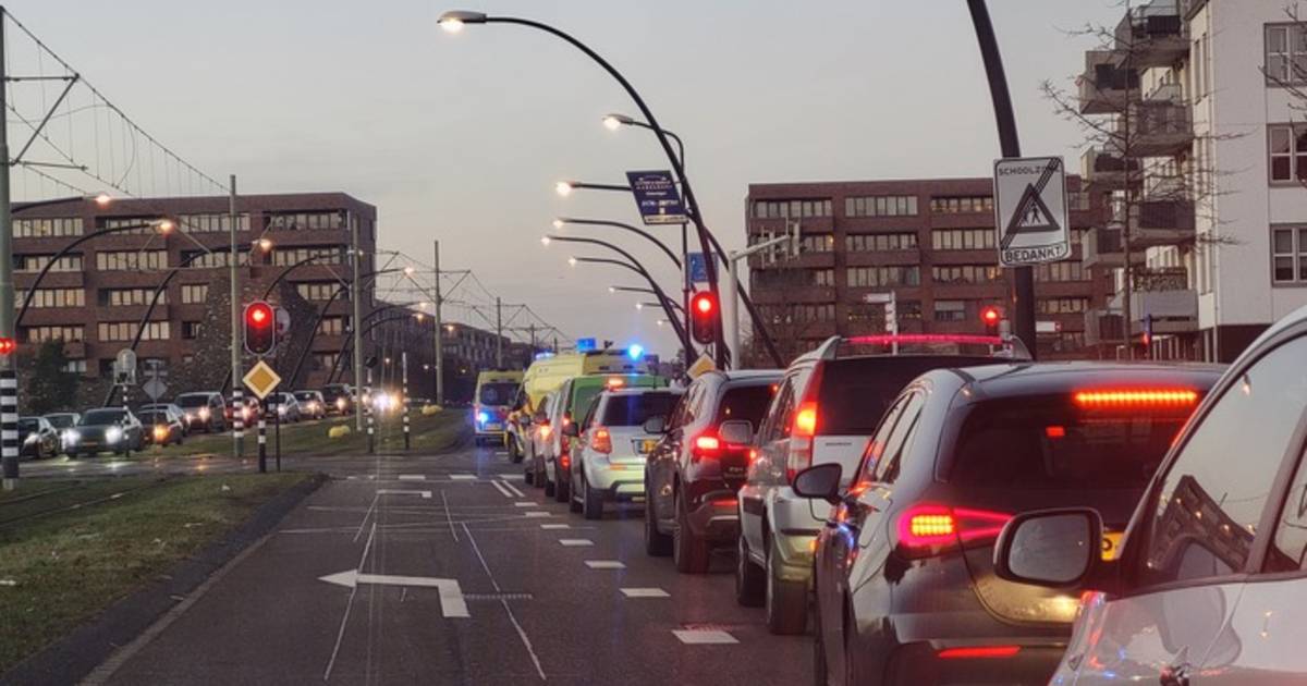 Dit Haagse kruispunt is dagelijks ‘een drama’: ‘Over een klein stukje doe je in de spits ruim ...