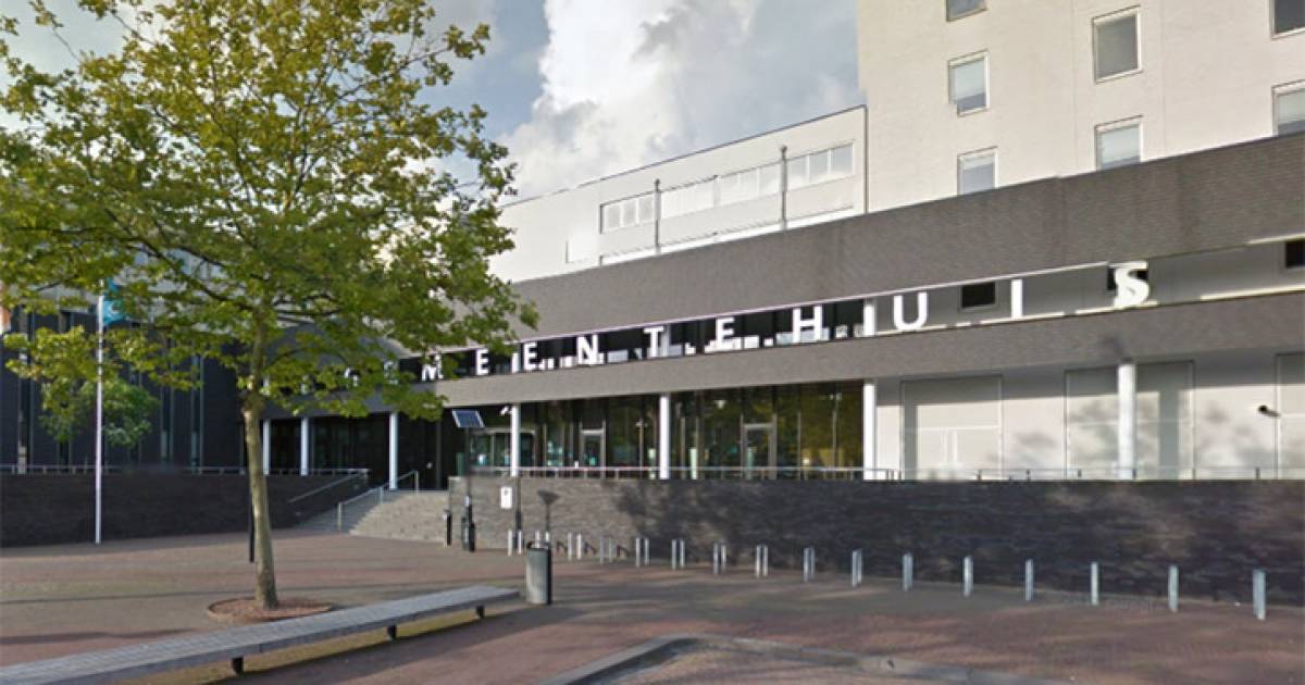 Parkeren achter gemeentehuis Oss halfuur gratis, daarna volle mep | Oss e.o. | bd.nl