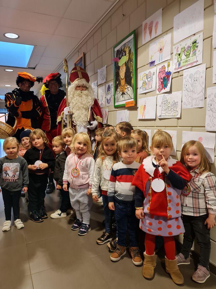 GBS Wippelgem verwelkomt Goedheiligman in zelfgemaakt Sinterklaasmuseum | Evergem | hln.be