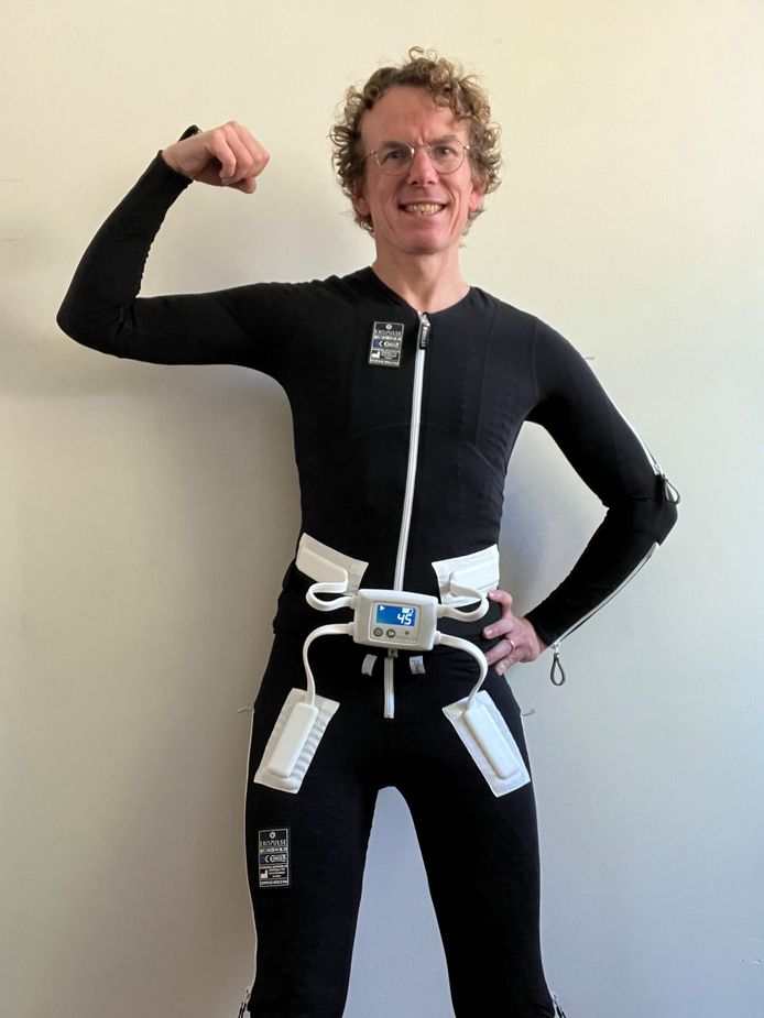 Dankzij speciaal pak kan MS-patiënt Mark Smit uit Leiden beter lopen ...