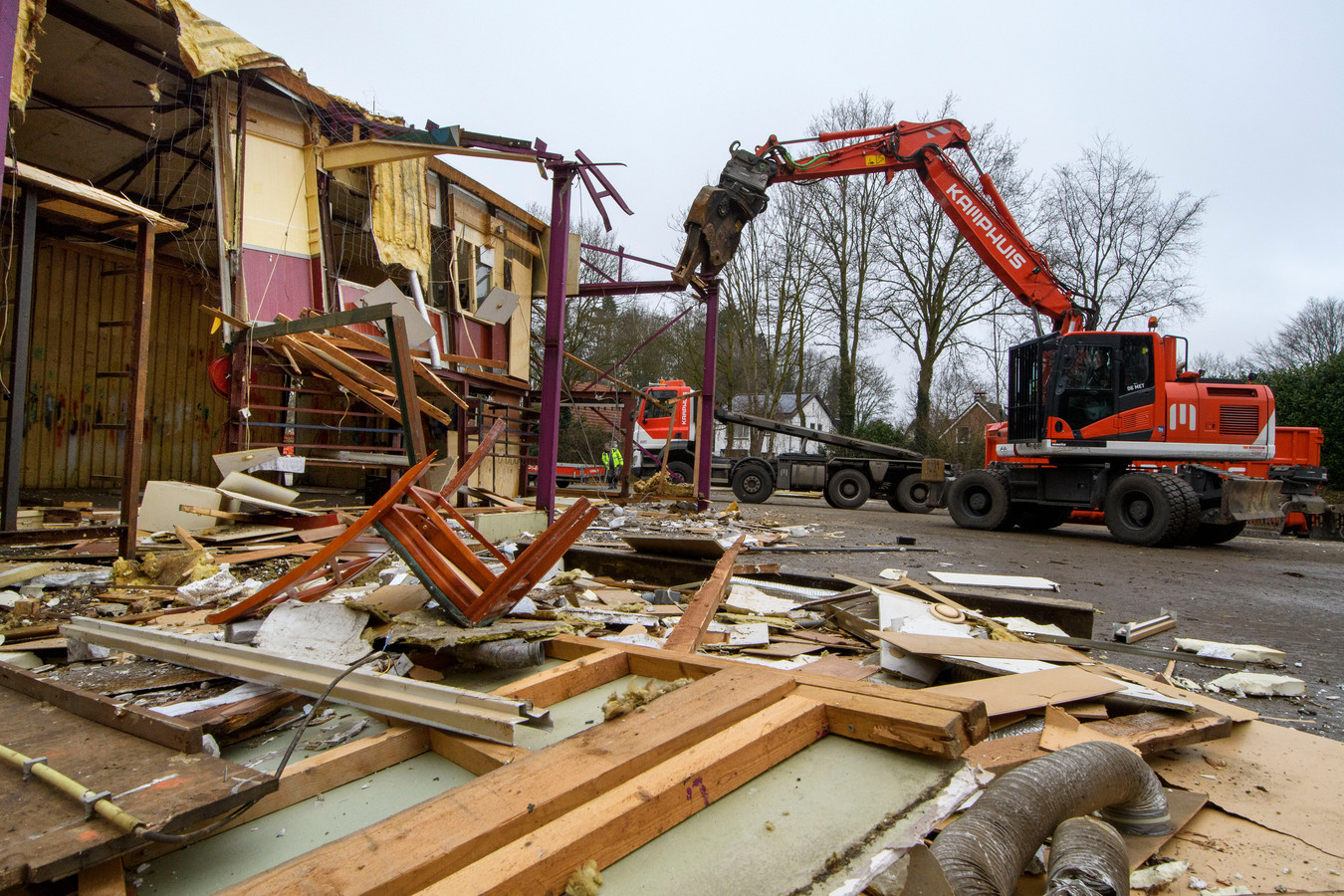 Eén voor één leggen Oldenzaalse carnavalshallen het loodje | Foto ...