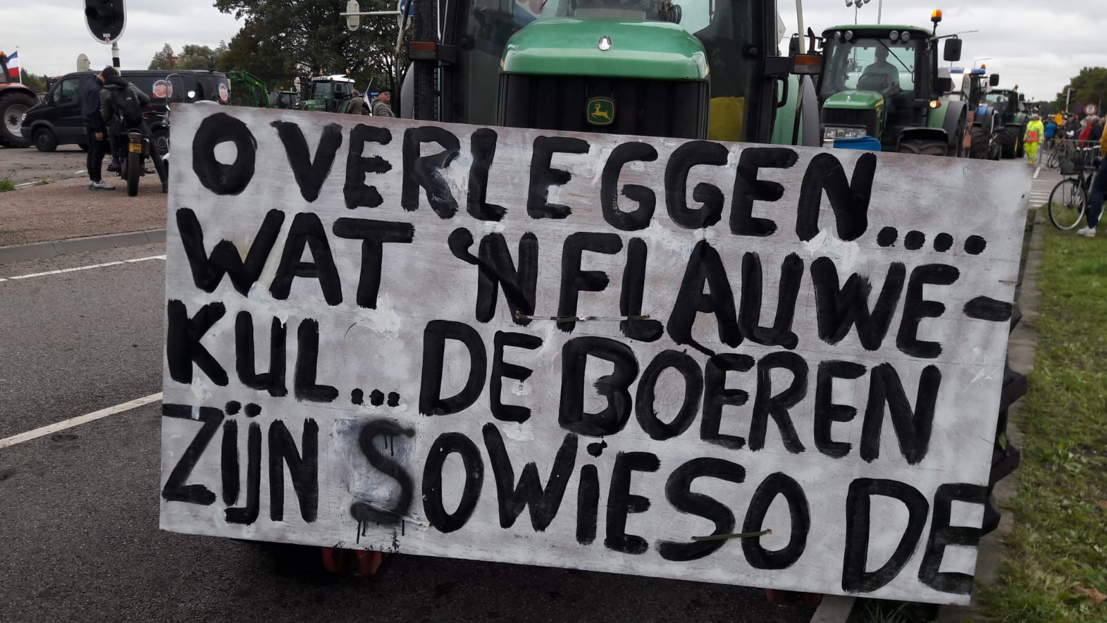 Boerenprotest: De opvallendste protestborden op een rij | Foto | AD.nl