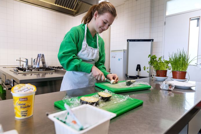 Anne (15) zit al midden in de (praktijk)examenstress: ‘Gelukkig kook ik ...