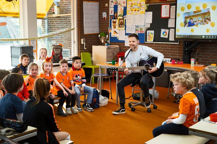 Bart, de entertainende leraar uit Deurne: ‘Ik hou van aandacht’ | Brabant | bndestem.nl