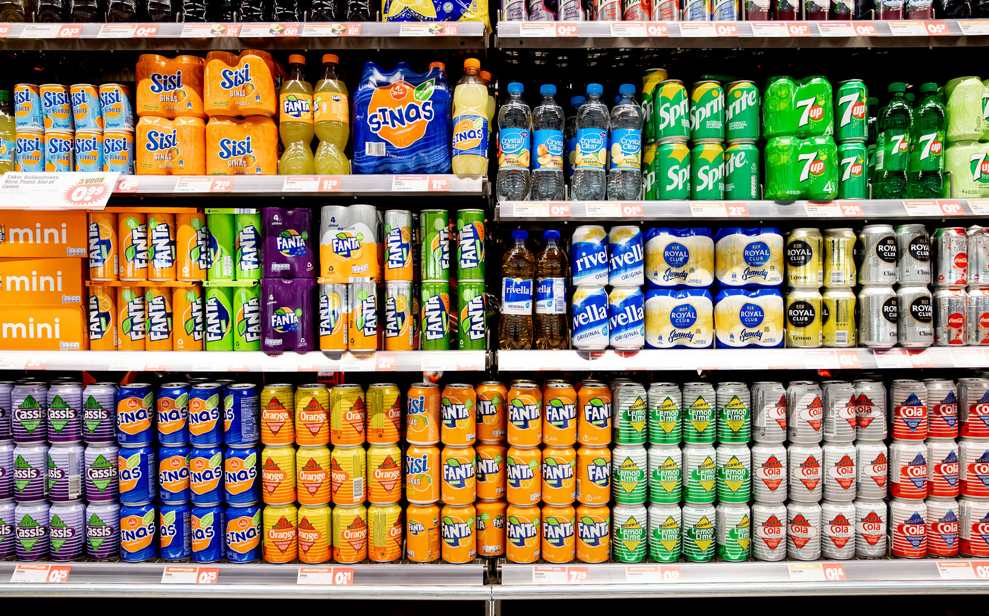 Supermarkten gaan toch zelf blikjes inzamelen | Foto | AD.nl