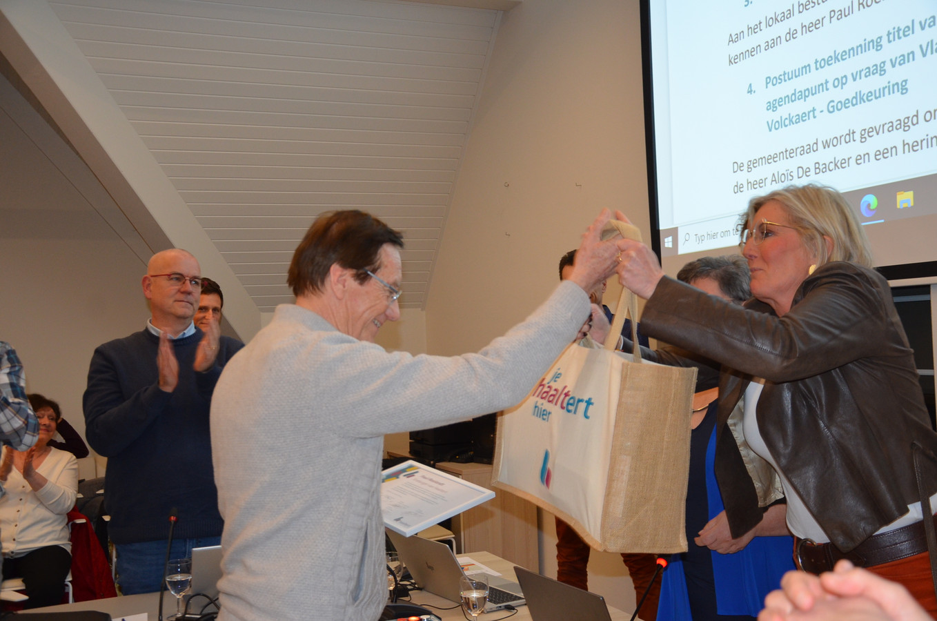 Paul Roelandt (70) is nieuwe ereburger van Haaltert en brengt grote hit ...