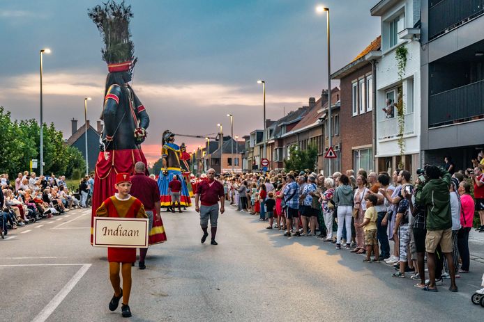 Mars, Indiaan en Goliath stelen de show tijdens Katuit: “Onze reuzen ...