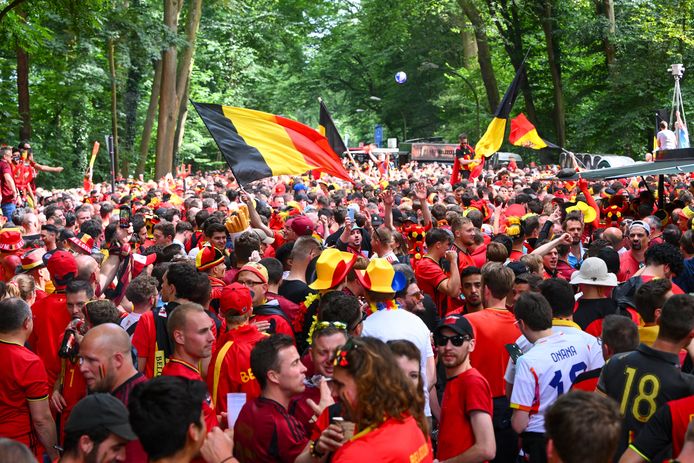 Une impressionnante marée rouge: les images des supporters belges dans ...