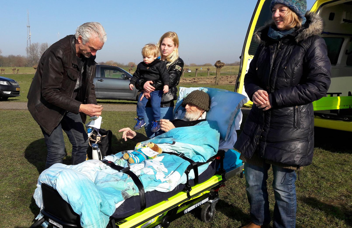 Zieke Rob (76) wilde nog een keer het strand zien | Foto | AD.nl