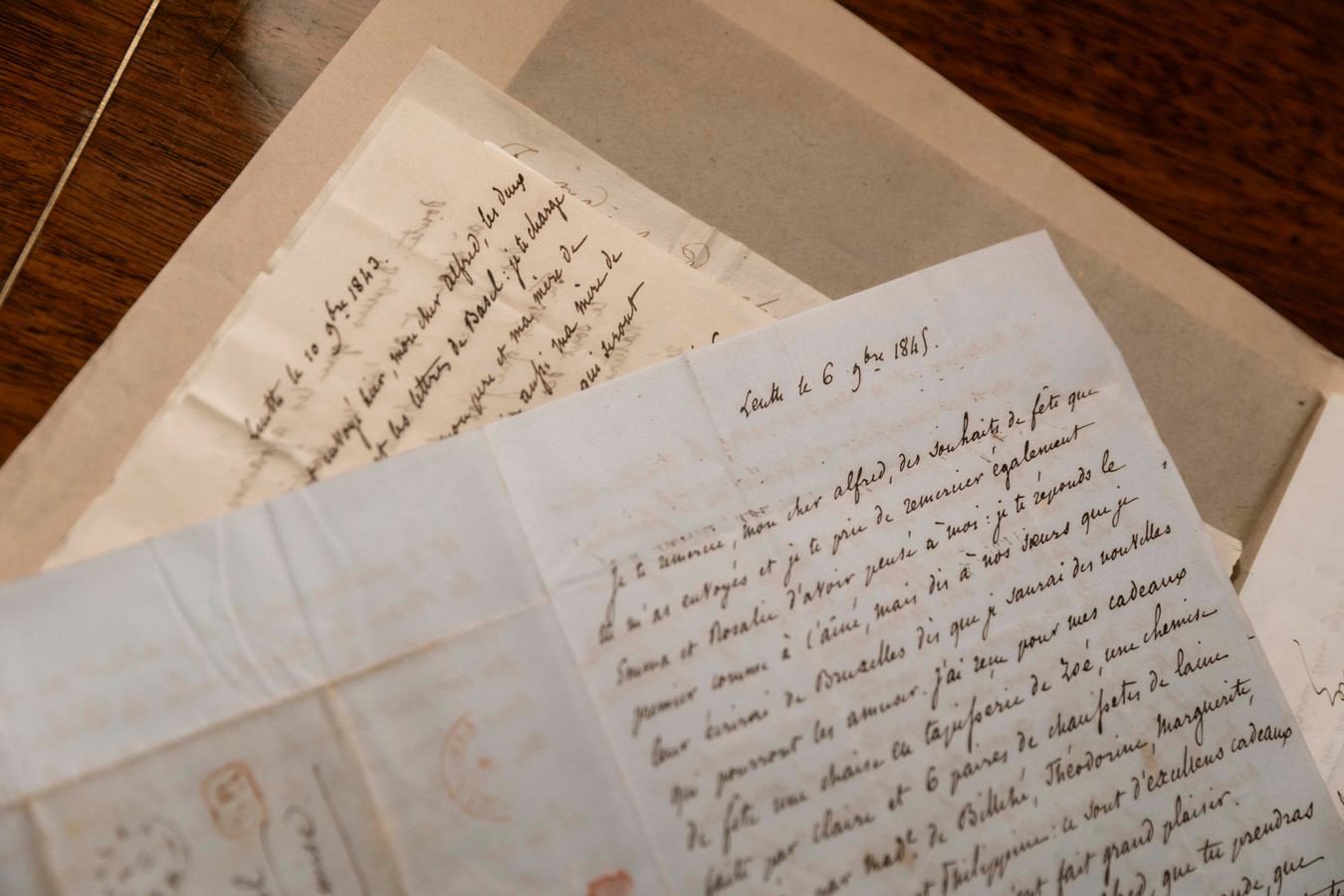 Onze reporter ontdekt meer dan 150 historische brieven uit kasteel ...