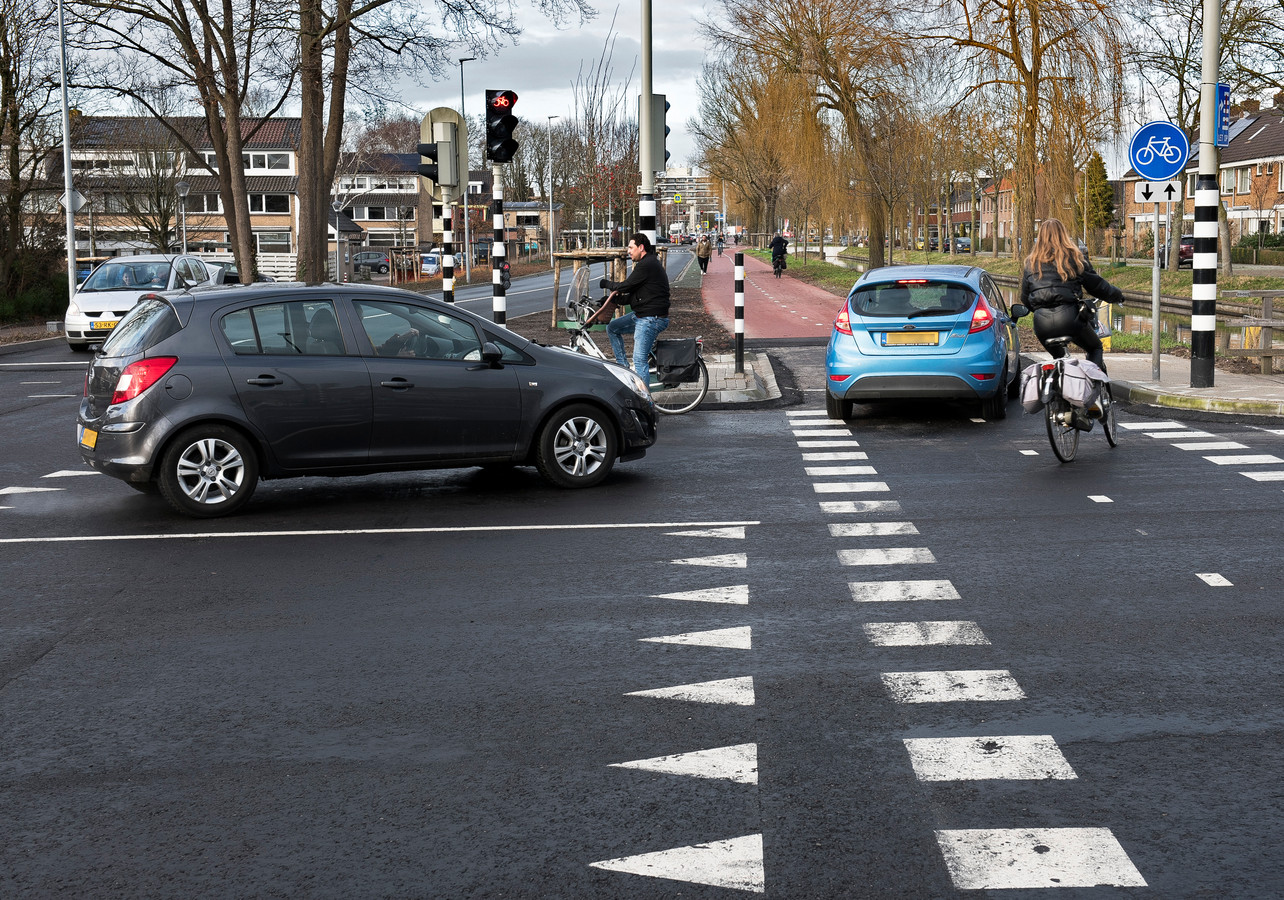 Hoe zit het nou? Auto's rijden op het fietspad door onduidelijk ...