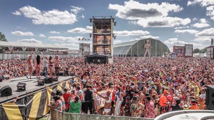 Kamping Kitsch Club herbeleven? Bekijk nu de aftermovie | Kortrijk | hln.be