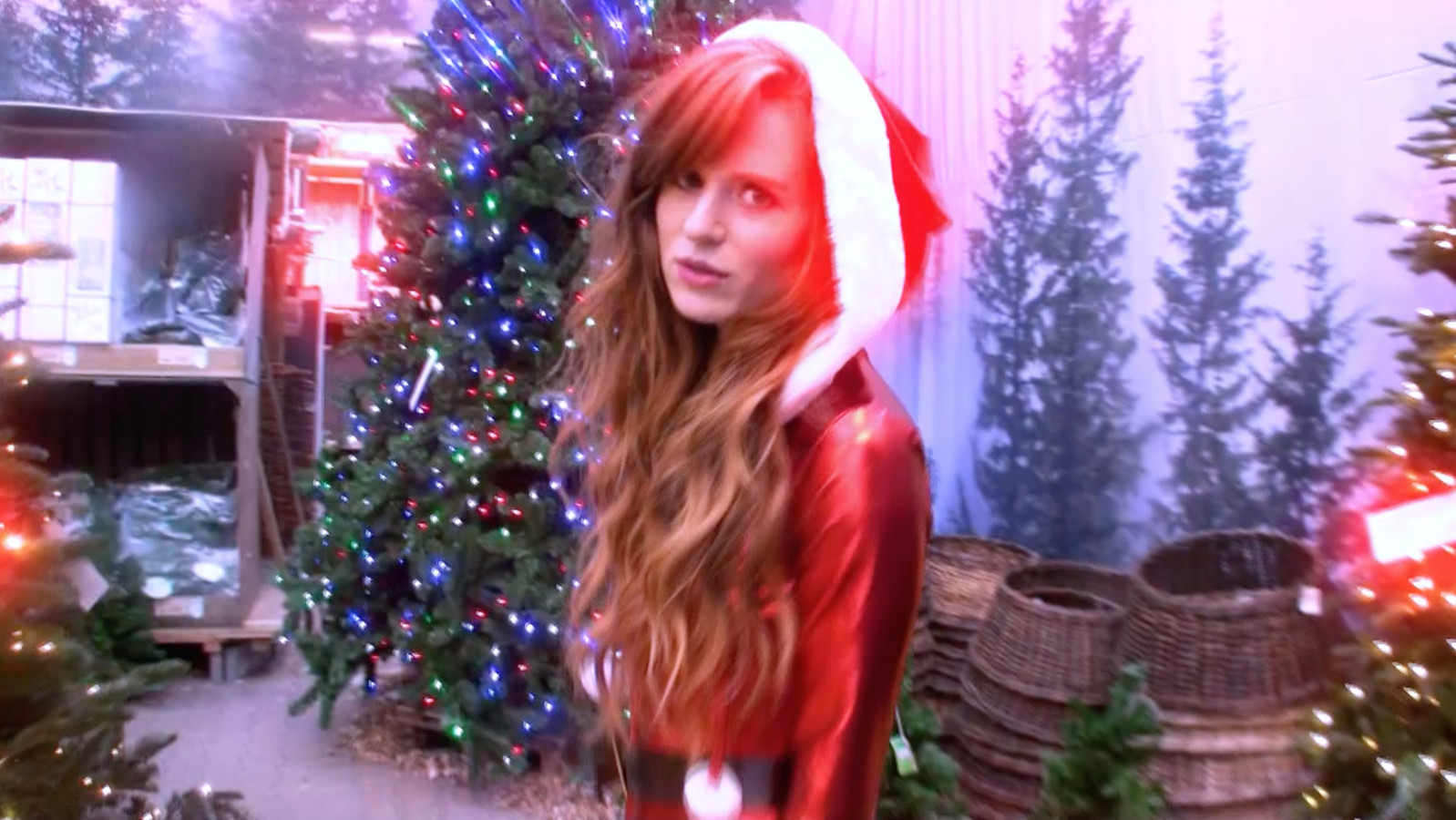 Merol scoort als een tierelier met vlijmscherpe kerstsingle ...