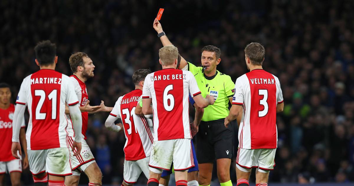 De Mos: Dit is de laatste wedstrijd van deze scheids op dit niveau ...