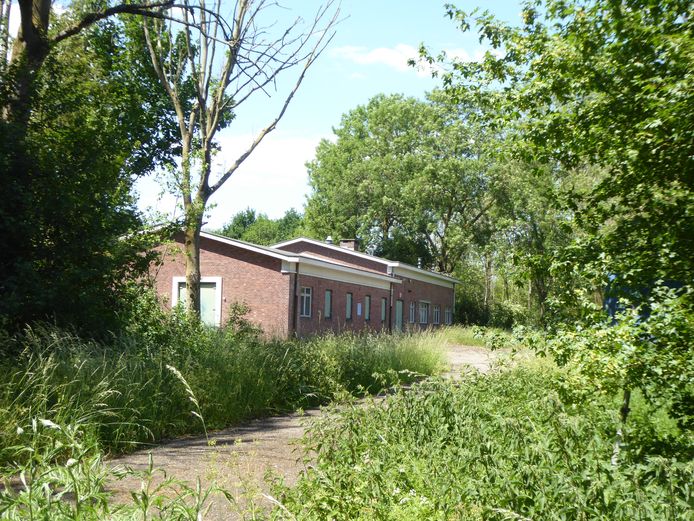 Mogelijk opvang vluchtelingen in voormalige loodsen voor munitieopslag ...