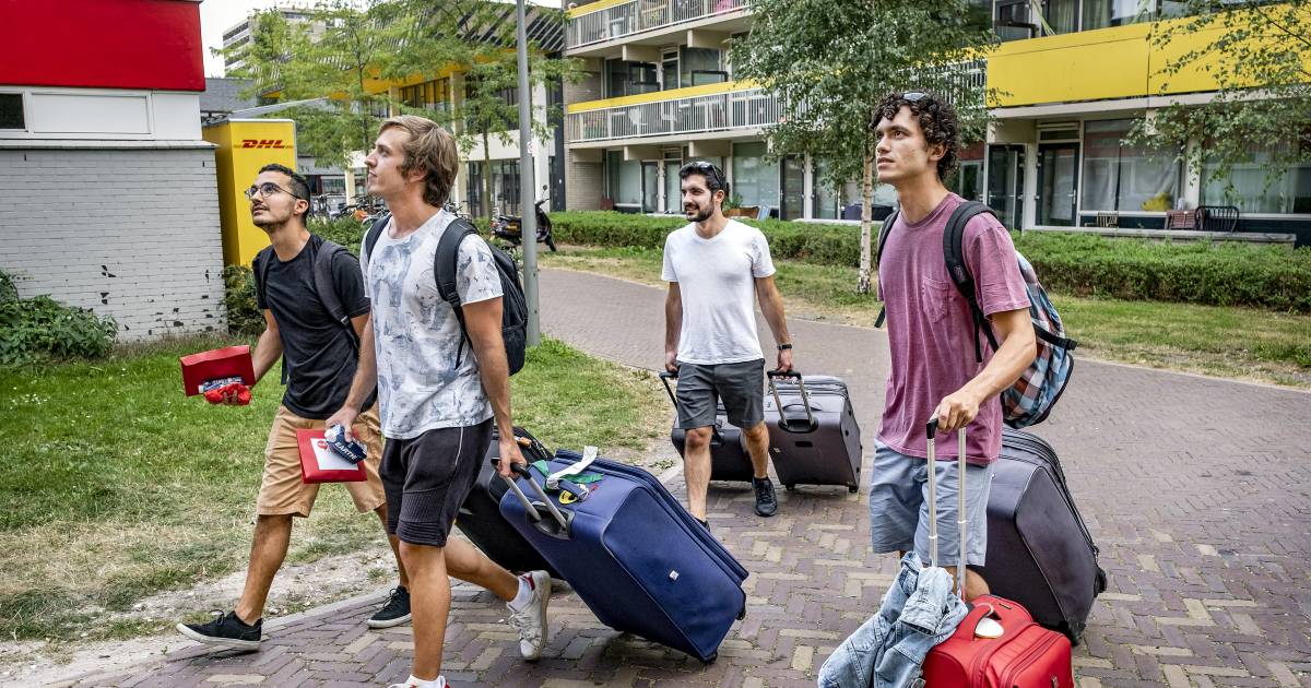 Amsterdamse universiteiten waarschuwen internationale student: ‘Kom ...