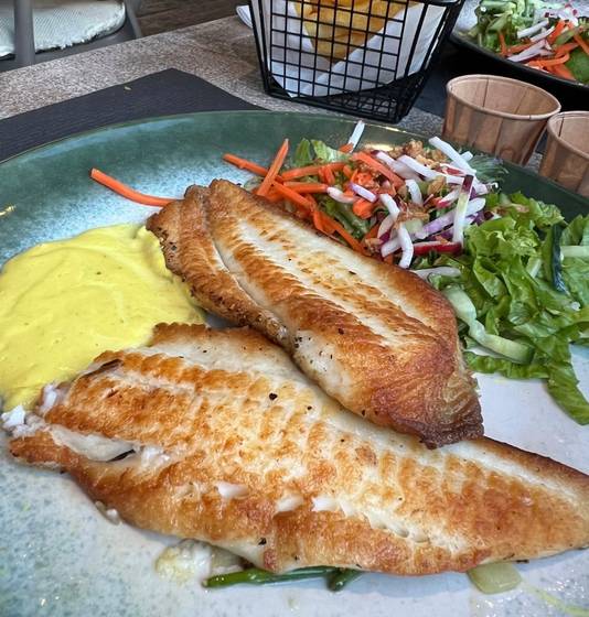 Kreeke’s Vis & Resto heeft alles: winkel, restaurant, gebakken vis en ...