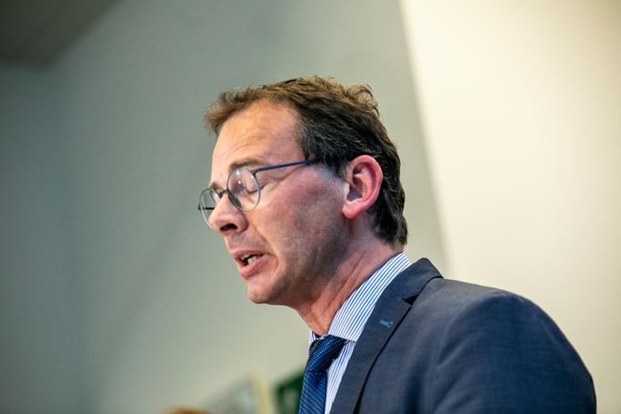 Wouter Beke staat onderzoekscommissie te woord over probleemcrèches ...