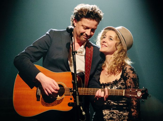 Ben Segers en Nele Bauwens zoeken verhalen van eerste ontmoetingen voor ...