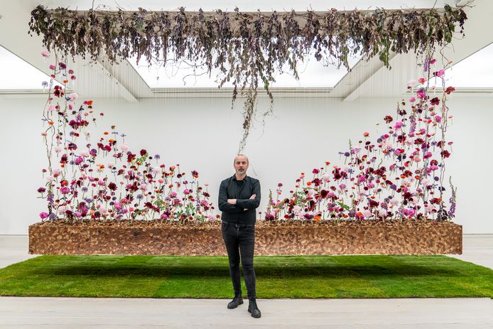 Bloemenkunstenaar Tom De Houwer exposeert in prestigieuze Saatchi ...