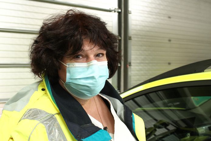 Spoedverpleegster Hilde neemt na 40 jaar afscheid van UZA en gaat met ...