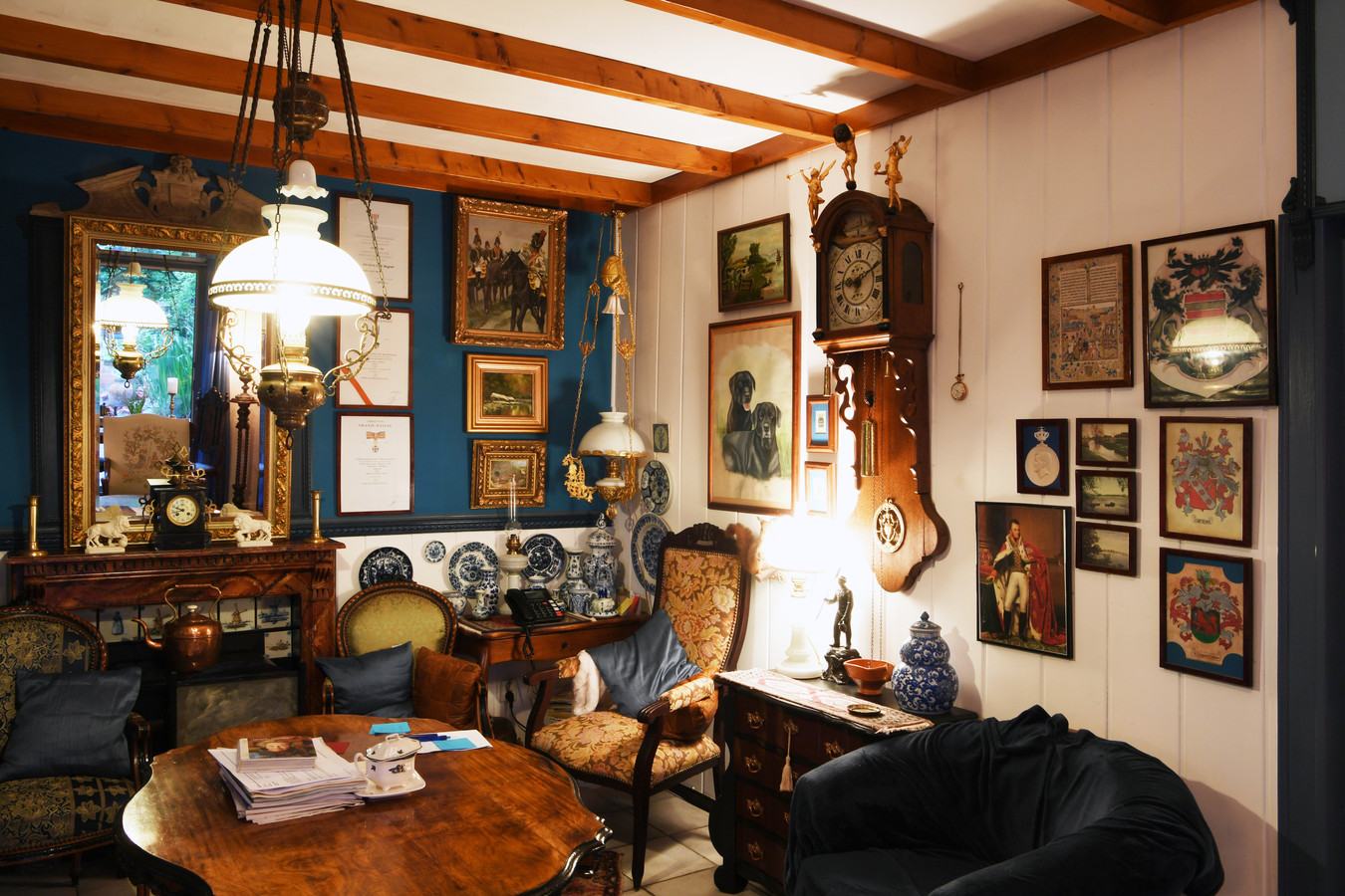 Het huis van Bert en Ans ademt onnoemelijk veel herinneringen, met ...