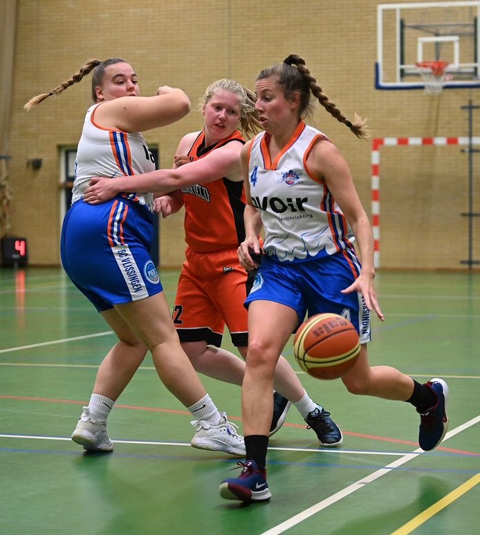 Vlissingse vrouwen na ‘drie-op-een-rij’ alleen aan kop in de eerste ...