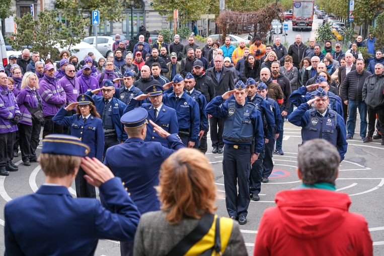 Het afscheid van de overleden agent (29) in Schaarbeek in beeld