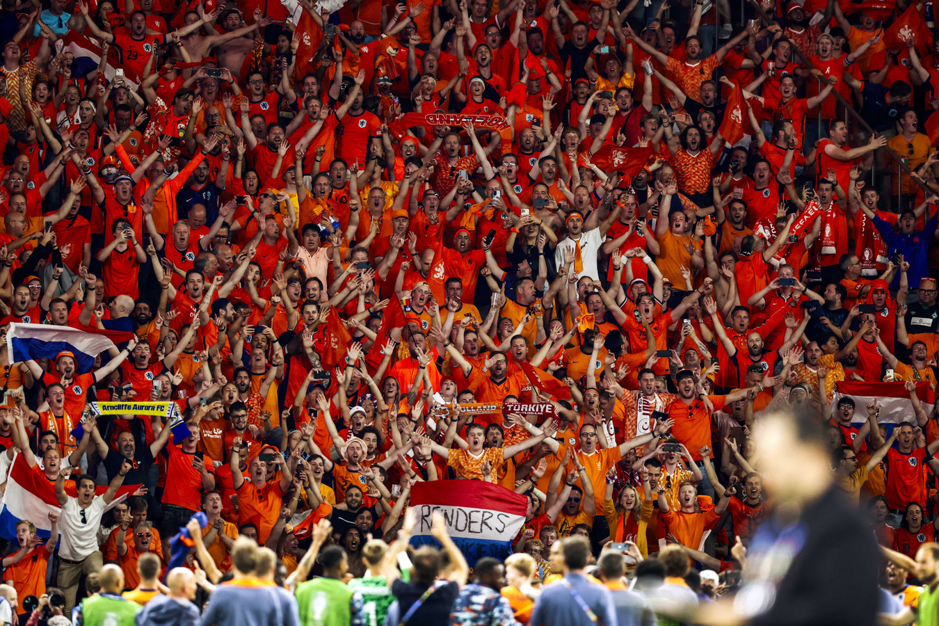 Hoe het Oranjelegioen van negen naar 75.000 supporters groeide ...