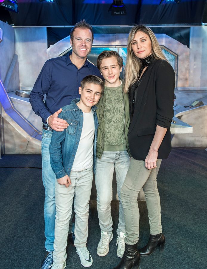 Femme fatale Barbara Sarafian en opa Jean-Marie met kleinkinderen: mooi ...