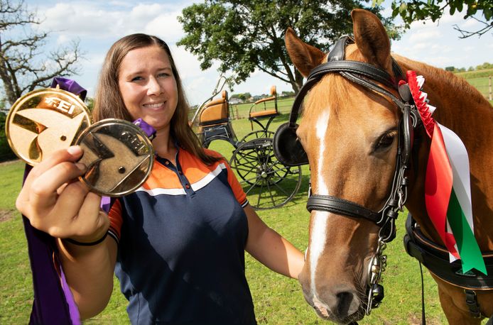 Van Meerten verrast zichzelf op EK jeugdmennen; brons én goud voor Liendense amazone ...