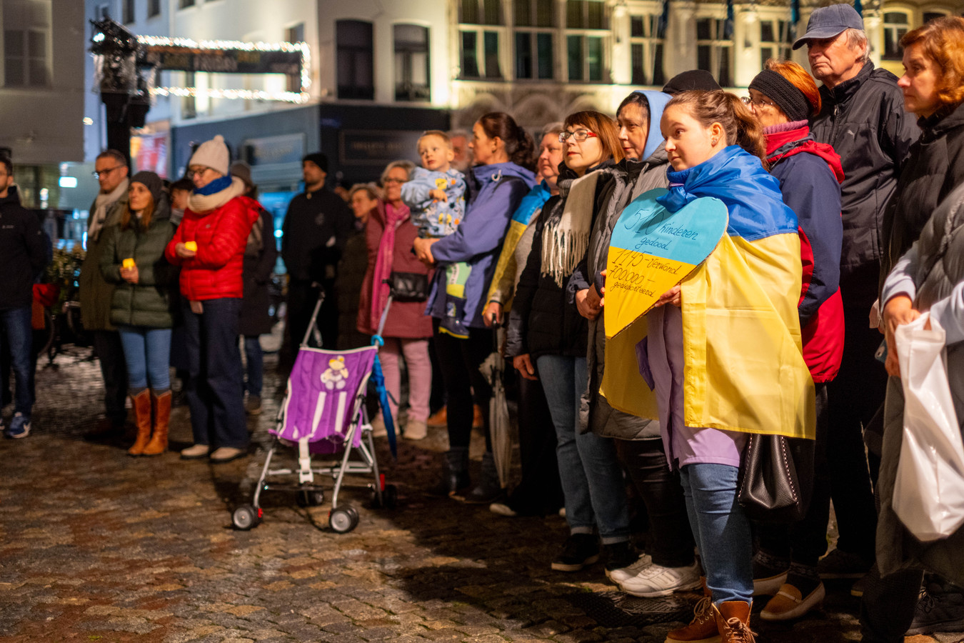 Mechelaars houden wake voor oorlogskinderen: “Moeten de wereld een ...