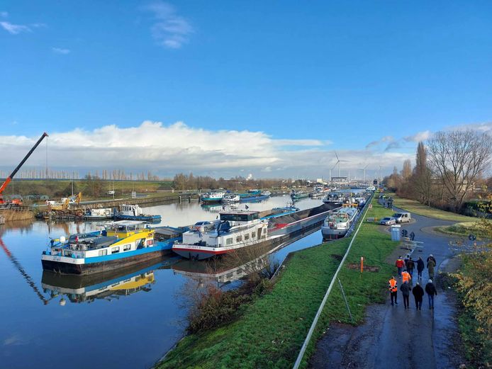 Sluizen gaan opnieuw open voor 105 gestrande vaartuigen: “Niets te ...