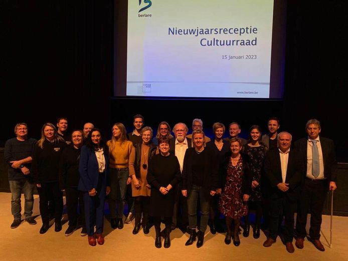 Laureaten krijgen prijs tijdens nieuwjaarsreceptie cultuurraad ...