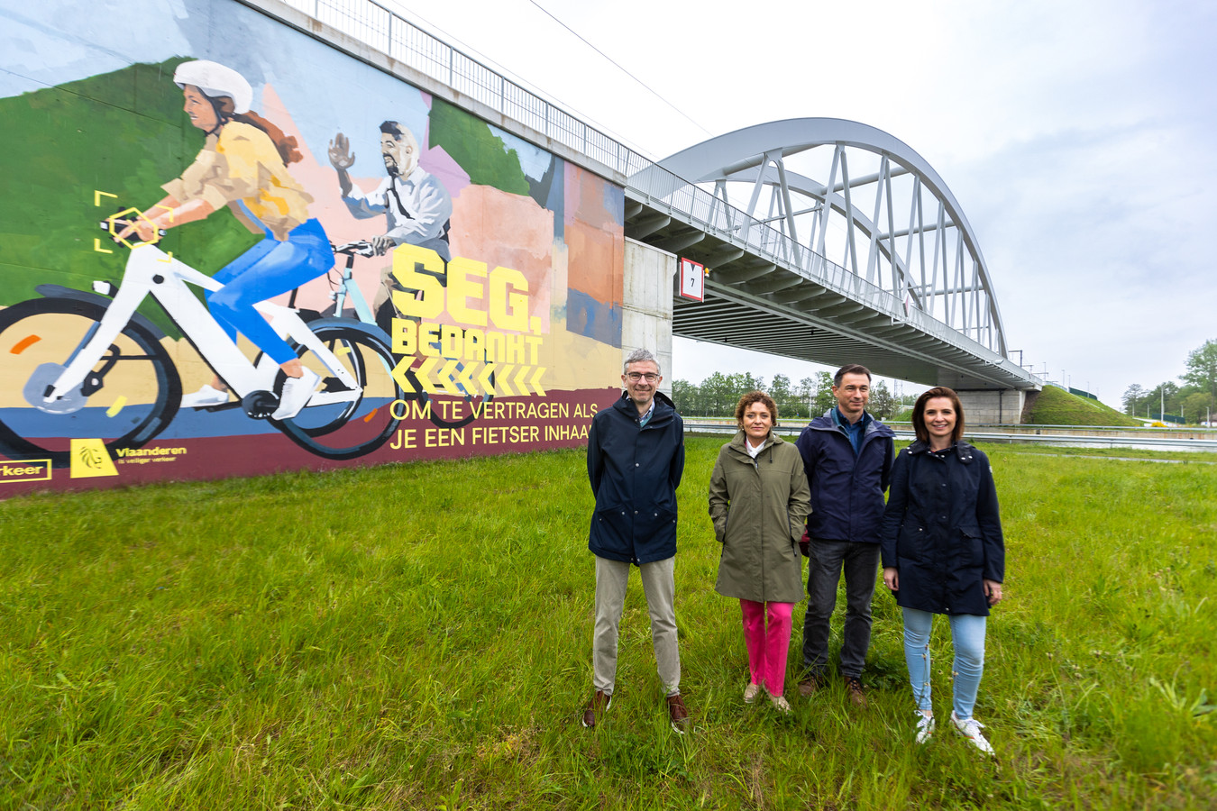 ZIEN. Nieuw graffitikunstwerk in Kuringen moet fietsers aanzetten tot ...