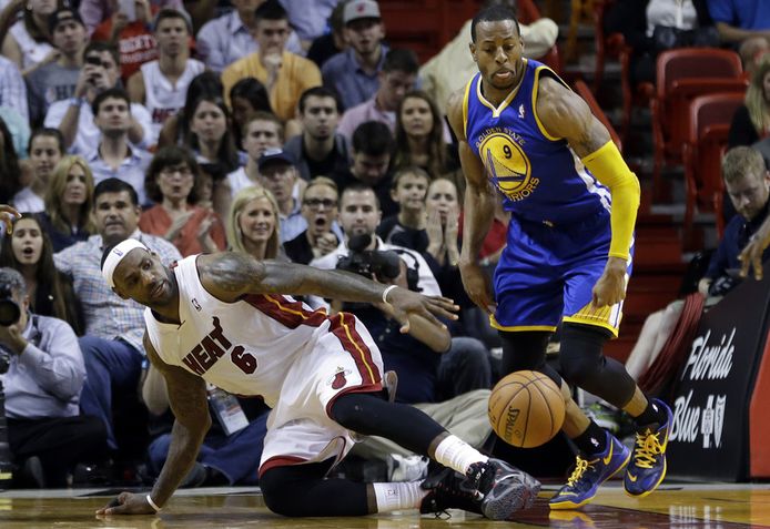 LeBron James laisse une trace de gomme sur le parquet | Home | 7sur7.be