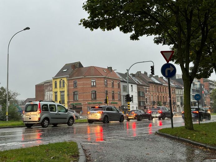 Verkeerschaos aan Nieuwewandeling door defecte verkeerslichten: politie komt ter plaatse | Gent ...