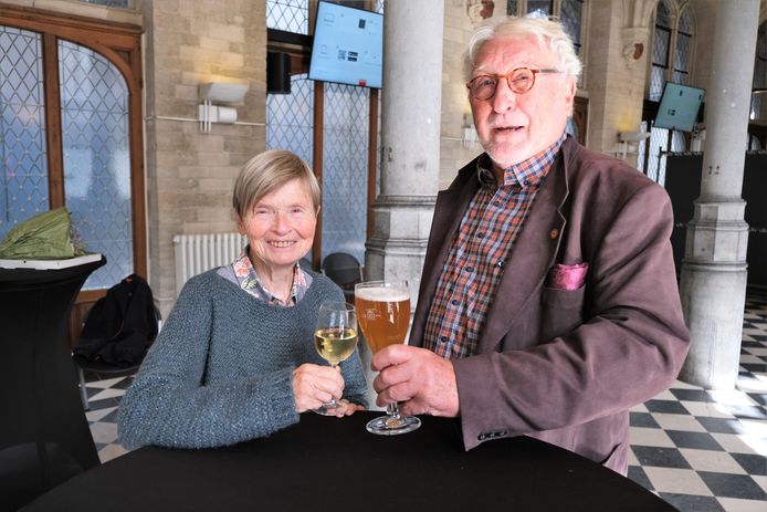 “Getrouwd in jaar dat Laika rond aarde zweefde!”: Stad viert ...