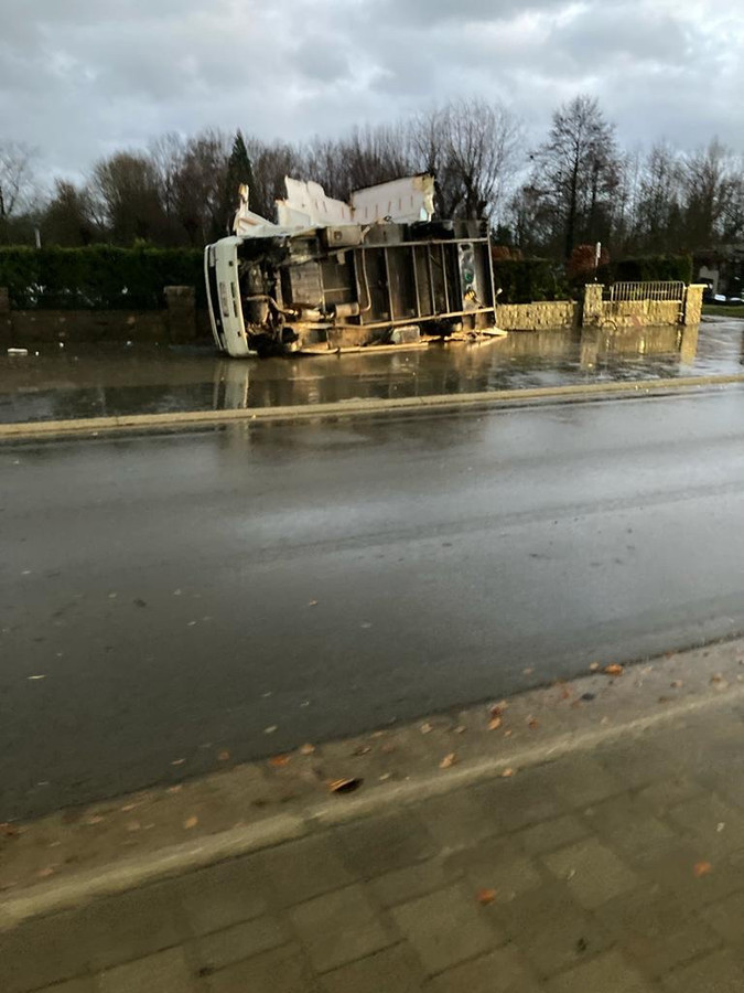 KIJK. Beelden tonen hoe windhoos over Onze-Lieve-Vrouw-Waver en Putte ...