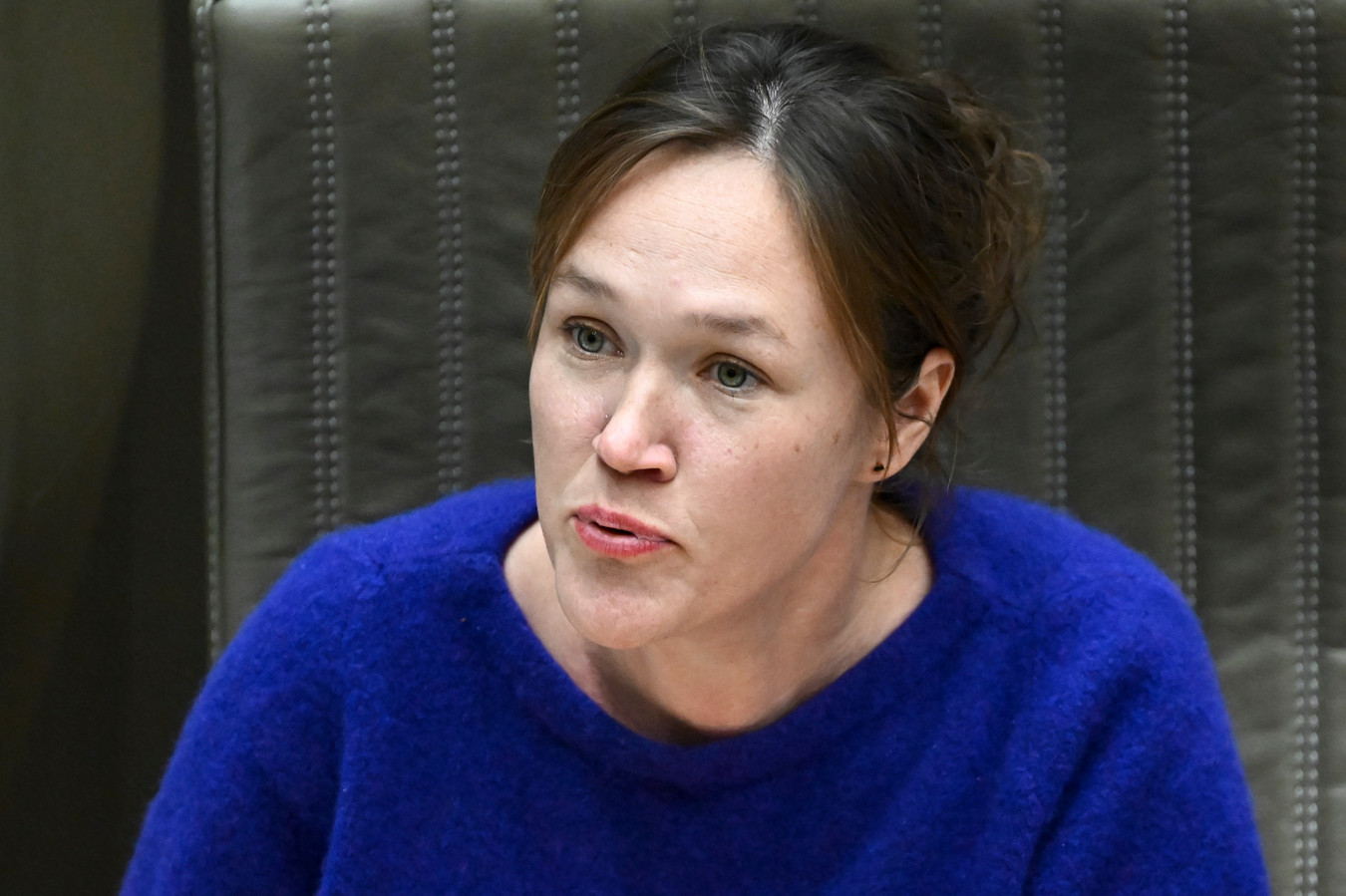 Oppositie verwijt regering-Jambon zowel dat ze te veel bespaart als te ...