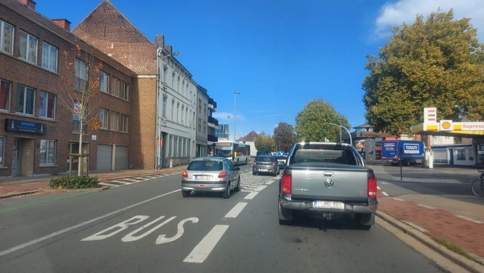 De Lijn beboet automobilisten voor foutief gebruik busstroken op ...