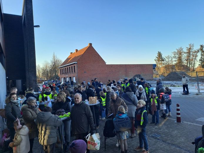 Basisschool Triangel verkoopt ‘soep op de stoep’ voor vzw Feestvarken ...