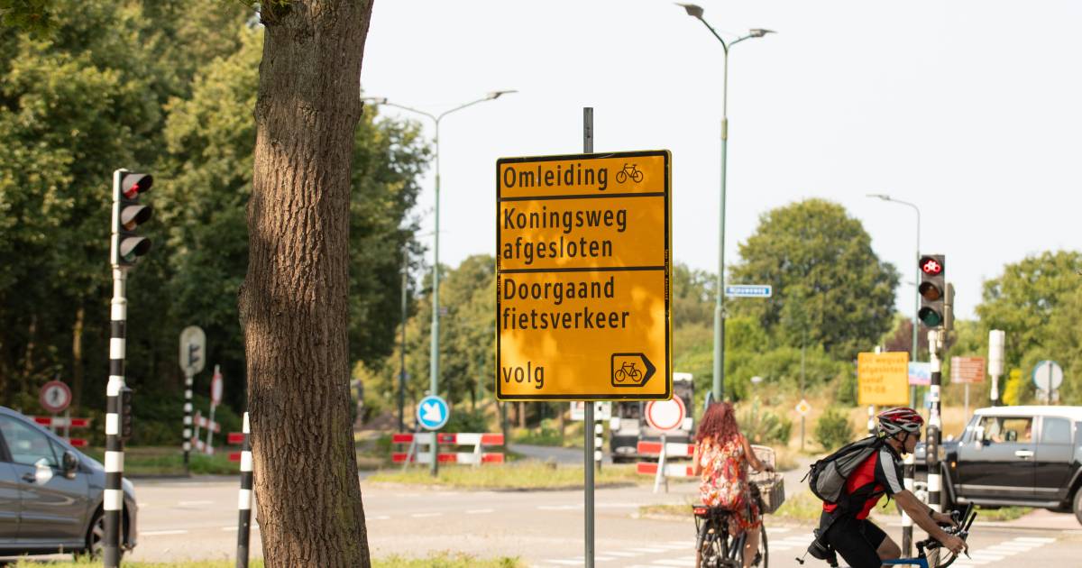 Koningsweg (N221) Soest tot begin volgend jaar afgesloten vanwege werkzaamheden | Soest | AD.nl