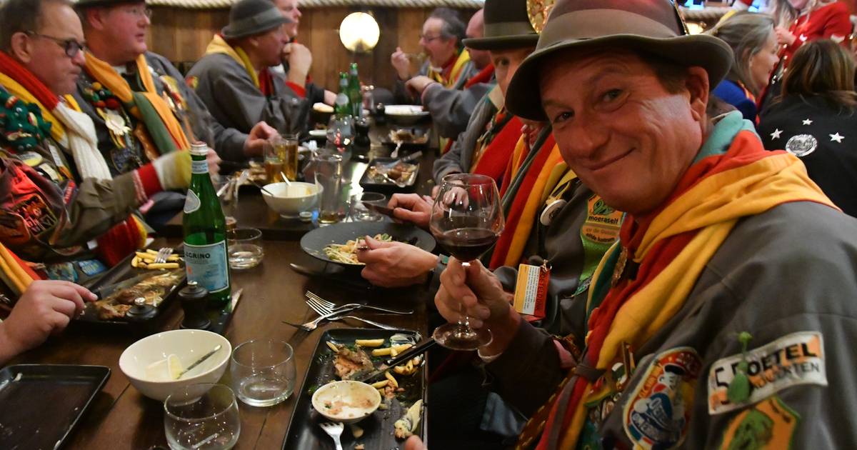 Kennismaking met uitsmijter-bier-combi bij 11-11 in Le Bateau | Den ...